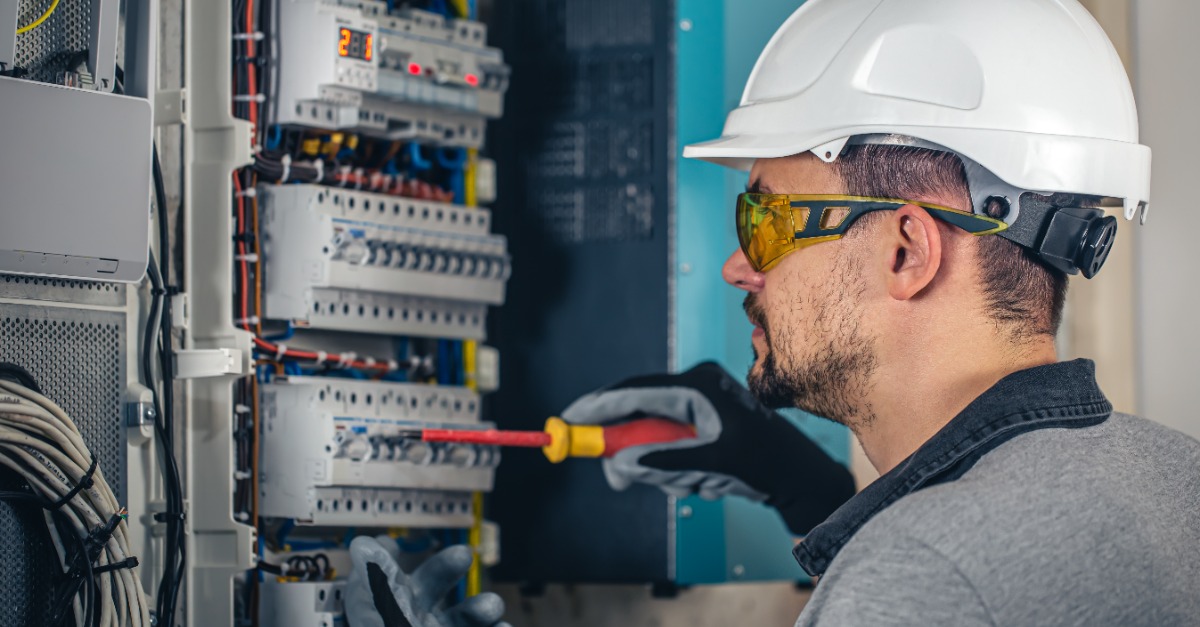 La maintenance électrique : pourquoi faire appel à un professionnel ...